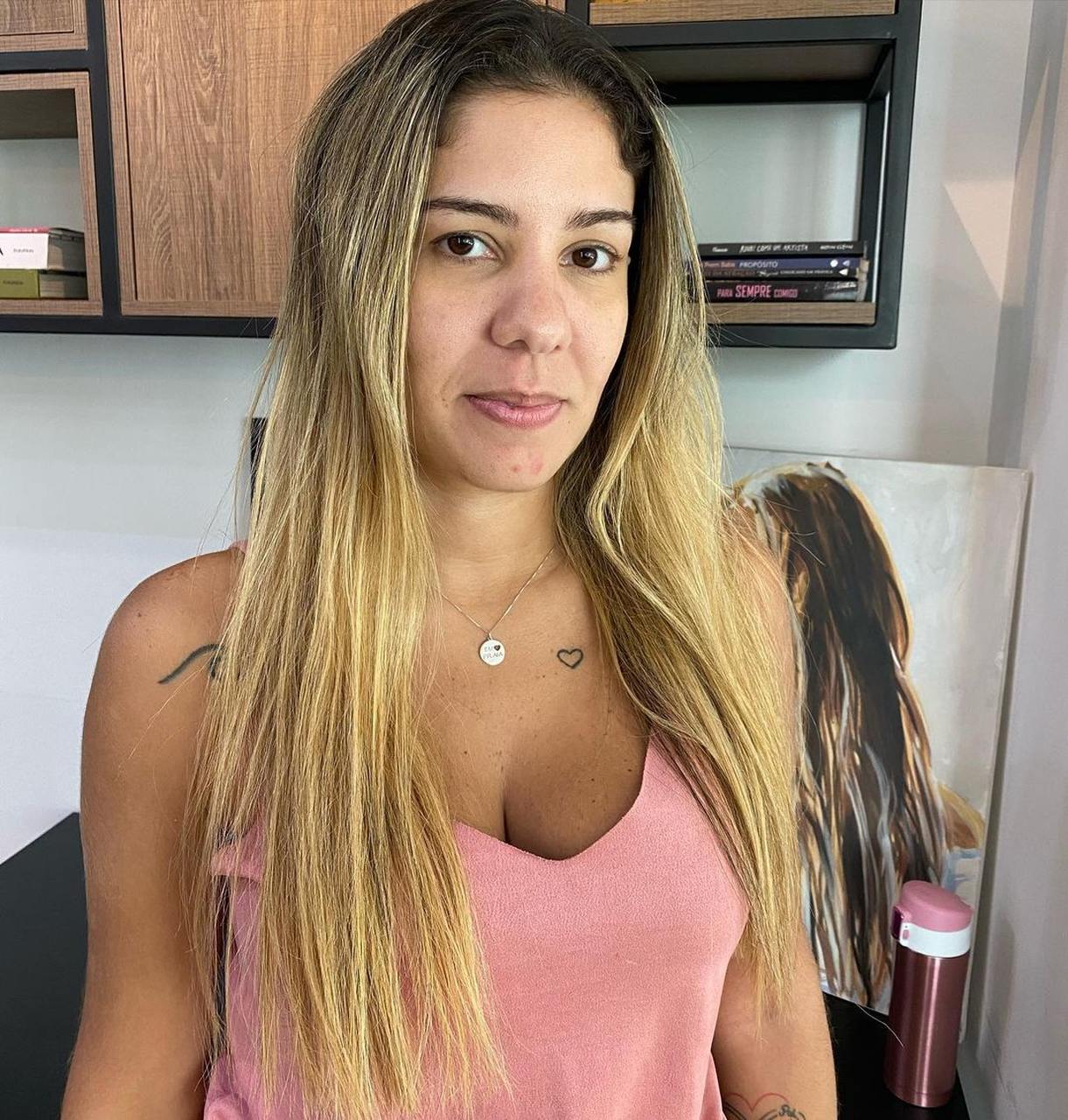 Às Cegas” A Moda De Cortar O Cabelo De Olhos Vendados Que Provoca Muitas Lágrimas New In Oeiras